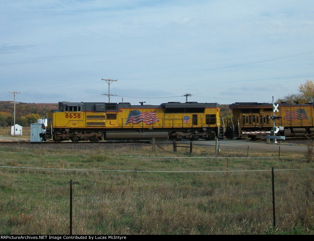 UP 8658 eastbound UP manifest train
